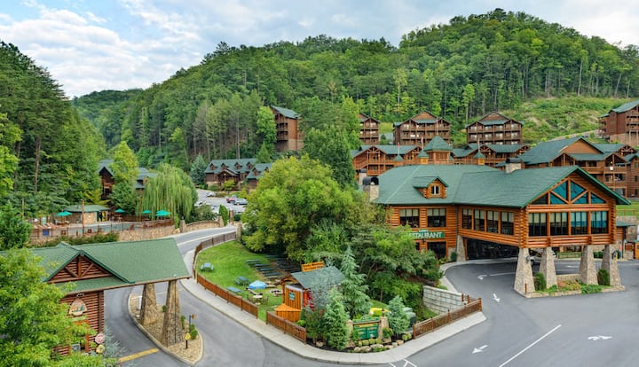 Mountain Top! Balcony! Waterprk! - Gatlinburg, TN