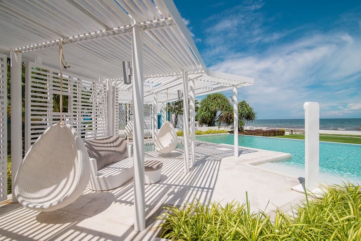 Unwind In A Luxury Beach Condo With Private Beach - Hua Hin