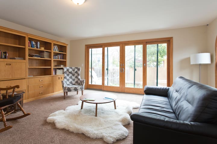 Spacious 3 Br Berkeley House Near Campus - Emeryville, CA