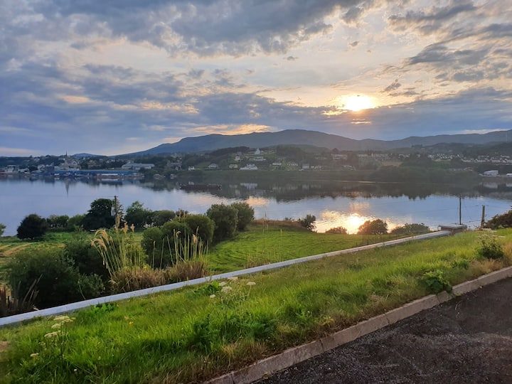 Bright, Spacious Five Bedroom Home By The Sea - County Donegal