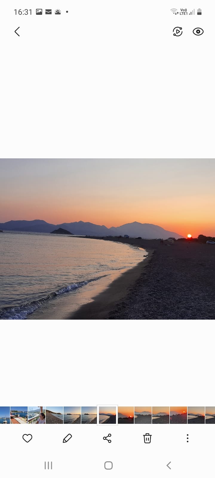 Yemyeşil Bir Bahçe Ve Masmavi Bir Deniz - Datça