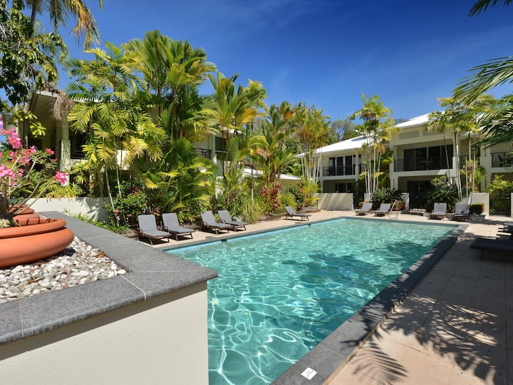 Colonial Style Villa By The Beach - Port Douglas