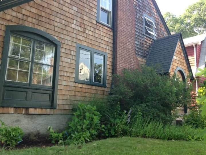 Charming Home- University Area - Wallingford, CT