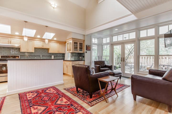 Gorgeous Laurelhurst 2 Bed Home! Walk Score 93! - Portland, OR