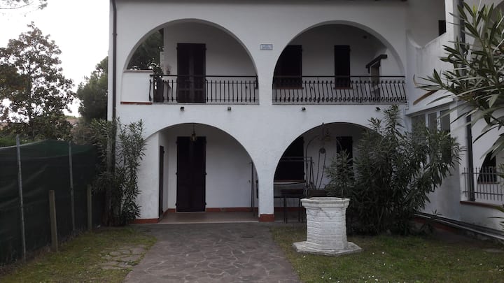 Appartamento Piano Terra Indipendente Con Giardino - Comacchio