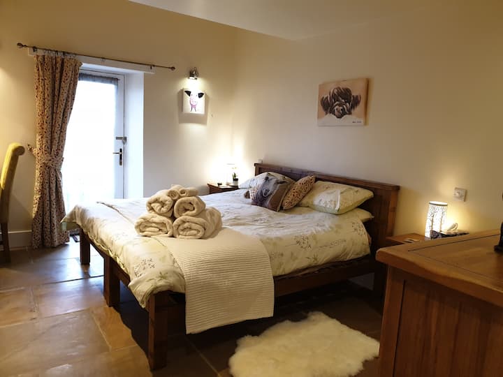 Spingle Barn - Luxury Ensuite Barn Conversion - Bakewell