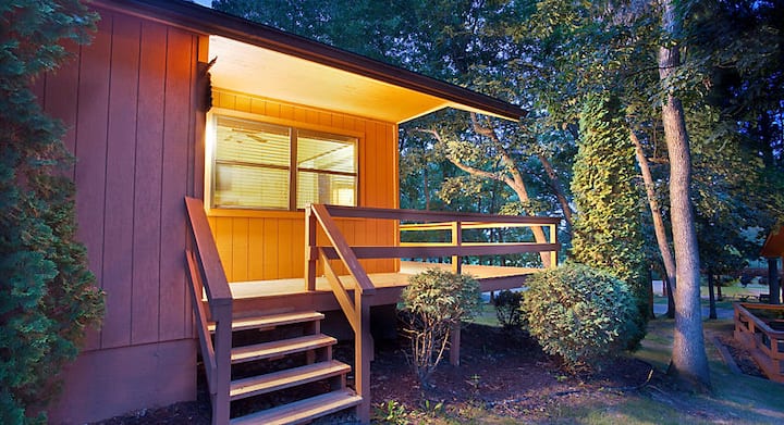 Charming 2 Bedroom Cottage In Wisconsin Dells! - Wisconsin Dells, WI