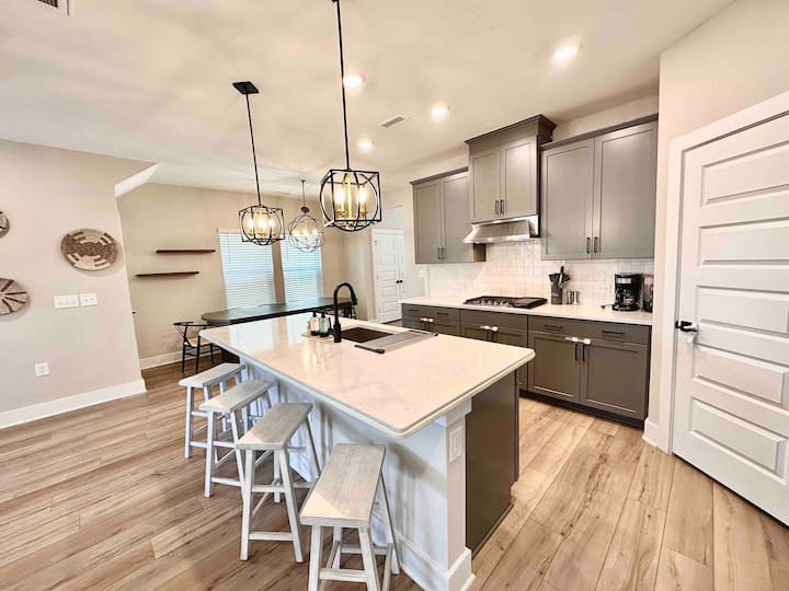 Cary-3 King Beds-4+loft & 3 Bath-1st Floor Rm-pool - Cary, NC