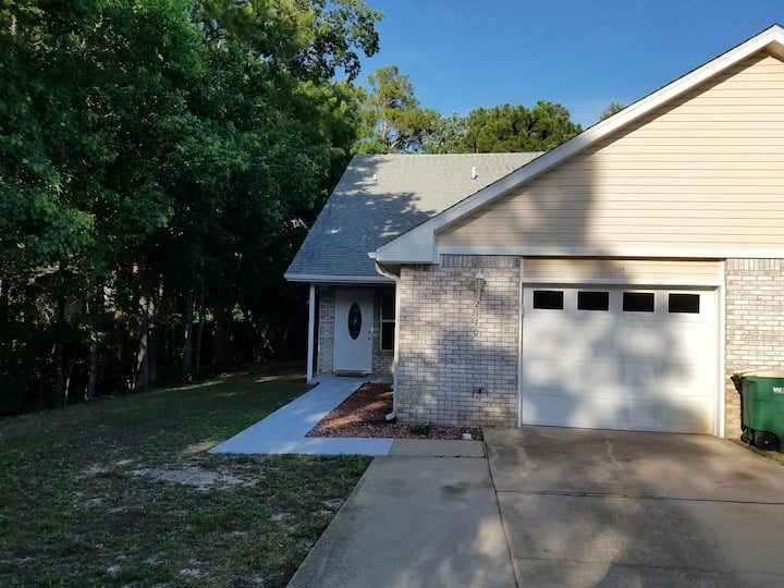 Quiet Navarre Home 15 Minutes From The Beach - Navarre, FL