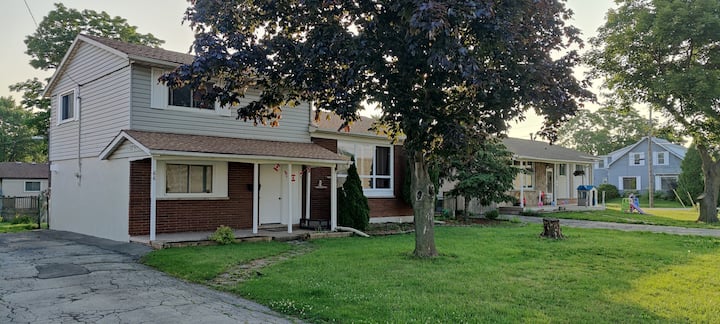 2 Bedroom Apartment House. Close To Lake And Qew. - Grimsby
