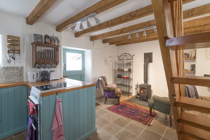 Tinner's Barn. Cosy Escape In The Heart Of St Just - Sennen Cove
