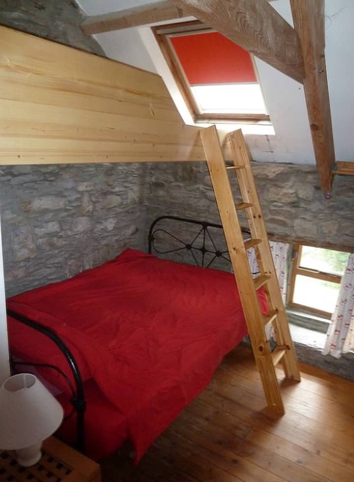 Small But Cosy And Cheerful Bunk Room! - Bantry