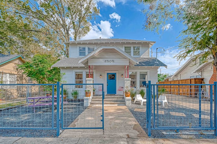 H-town Tx, Long Horns Home A Vintage Great Beauty! - Houston, TX