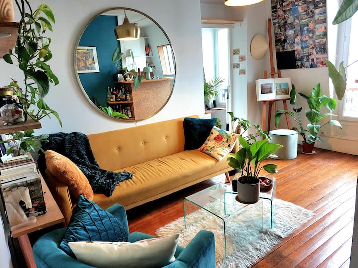 Typique Parisien Au Pied Des Métros - Paris