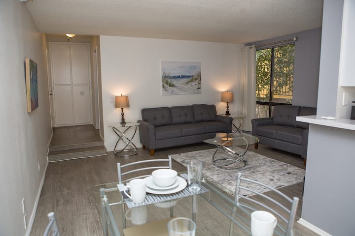 Dashing One Bedroom - Fully Furnished - West Hollywood, CA
