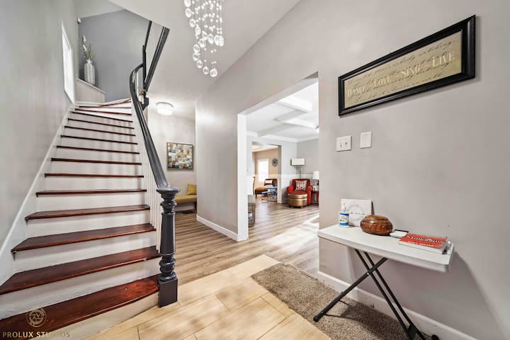 Captivating 3 Bed 2 Bath  Washington Heights Home - West Pullman - Chicago