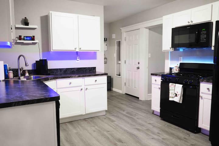 Cozy 2br Near Yale - Sleeping Giant State Park, Hamden