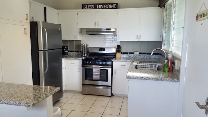 Family Home, W/ac, 3 Br, Near Kailua Beach! - Honolulu, HI