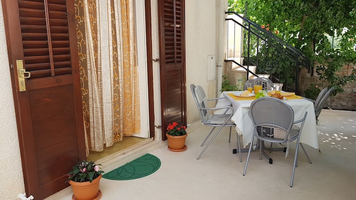 Apartment Ivy - Beautiful, Cozy And Well Located - Bol