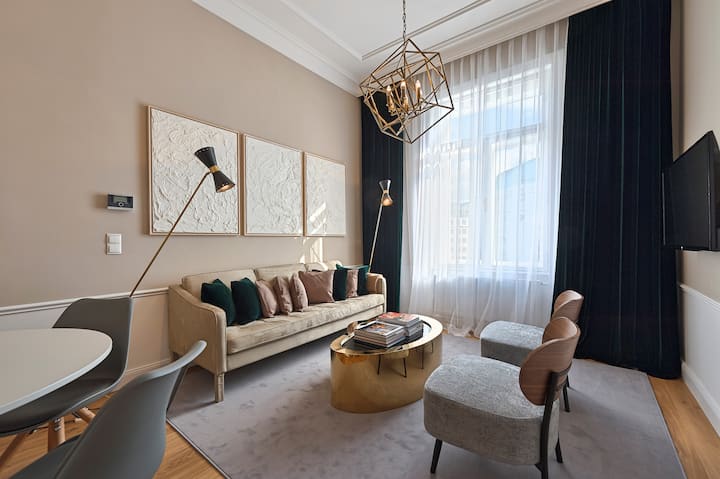 Exclusive Apartment In The First District - Str - Bécs