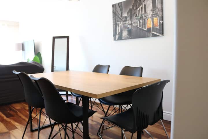 Newly Renovated 3 Bedroom Suite - Full Kitchen - Kingston, Canada