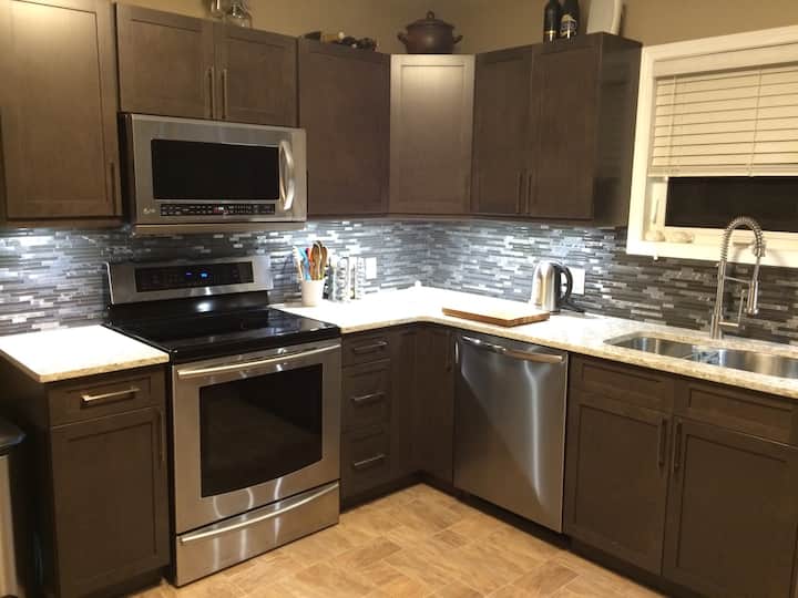 Cozy Suite Near Sask Poly - Moose Jaw