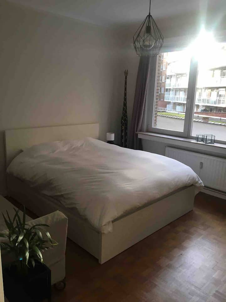 Slaapkamer In Gezellig Art Deco Appartement. - Anvers