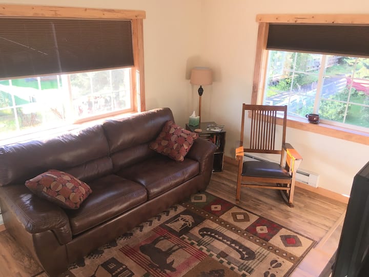 2bd Near Downtown! Right Next To Elmendorf! - Anchorage, AK