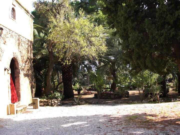 The Artist's Cottage - Sleeps 7 - Milazzo