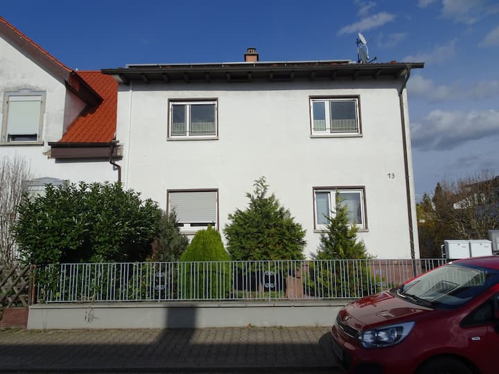 Helle Freundliche 4 Zimmer Wohnung Für 5 Gäste. - Reilingen