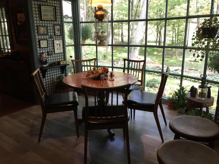 Quaint Quiet Farmhouse Room - Indiana, PA