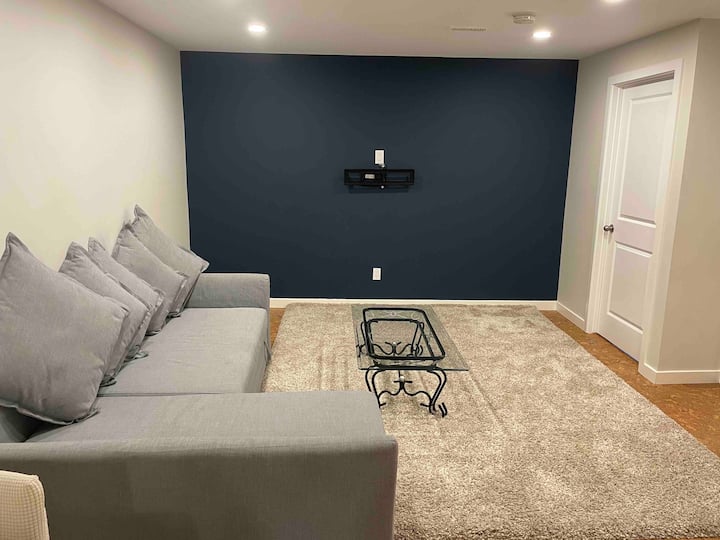 Entire Basement Apartment( Separate Entrance) - Calgary
