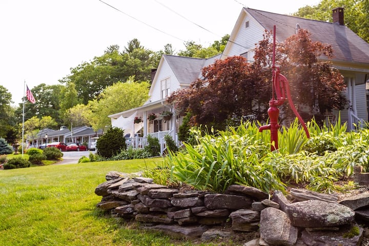 Mount Battie Inn~two Doubles~lincolnville~camden - Camden, ME