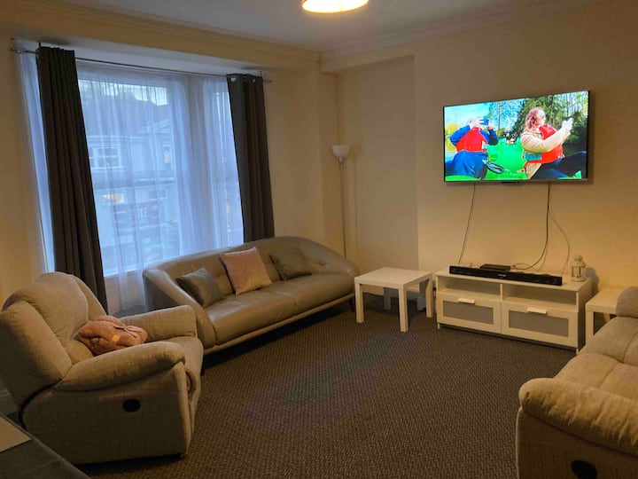 Spacious, 2 Bedroom Apartment
Plymouth - Plymouth