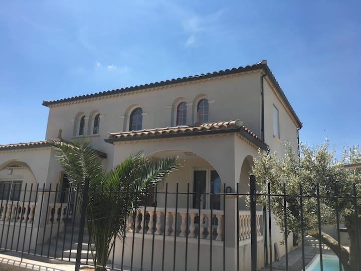 Villa Avec Piscine Et Jacuzzi - Saint-Gilles