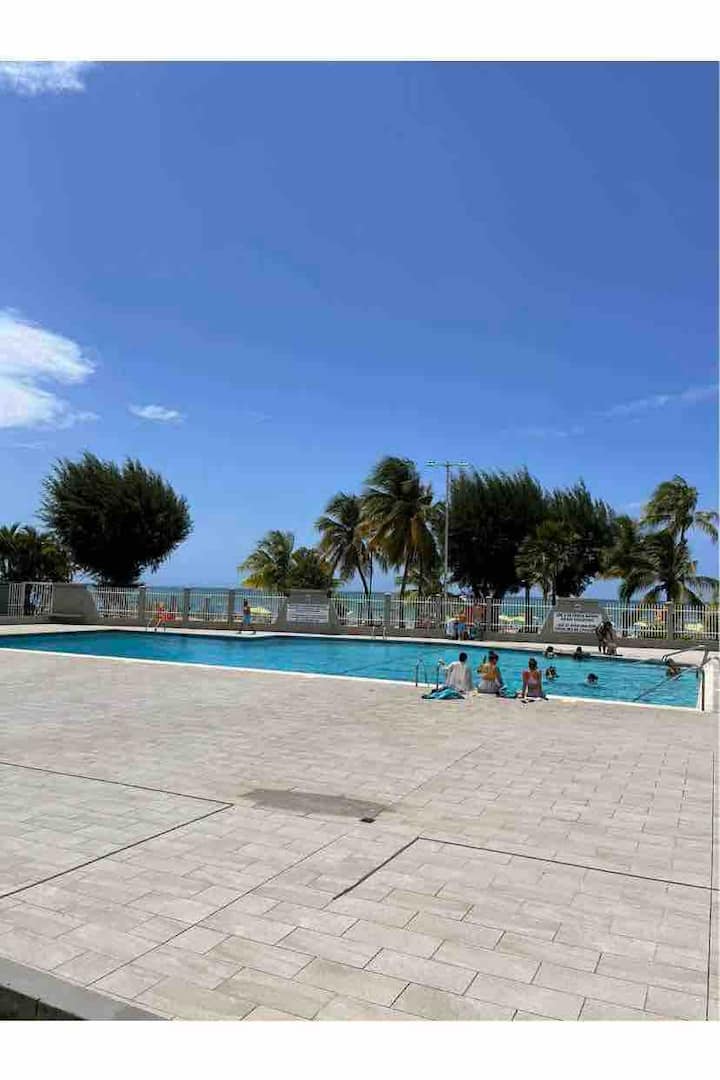 Piscina! Acceso Playa, Wifi Y Estacionamiento - Puerto Rico