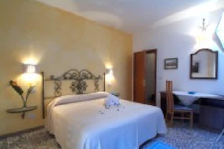 Guest House Su Ghindalu Camera 102 - Romana