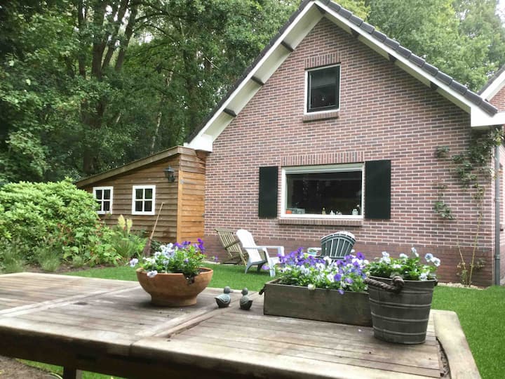 Villa Kakelbont Apeldoorn. - Apeldoorn