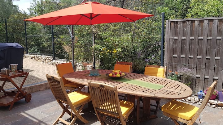 Appartement De 50m2, Climatisé Avec Terrasse Et Parking - Le Crès