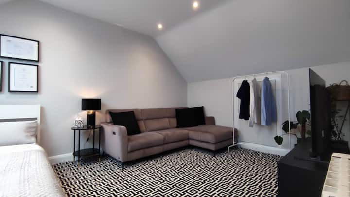 Large Private Room Near Dublin Airport - Swords