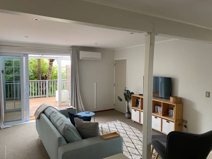 Pet Friendly Spacious Ngaio Apartment - Wellington