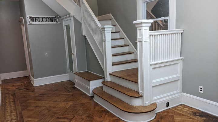 The Grand Parkway Is A Unique Getaway W/charm. - New York