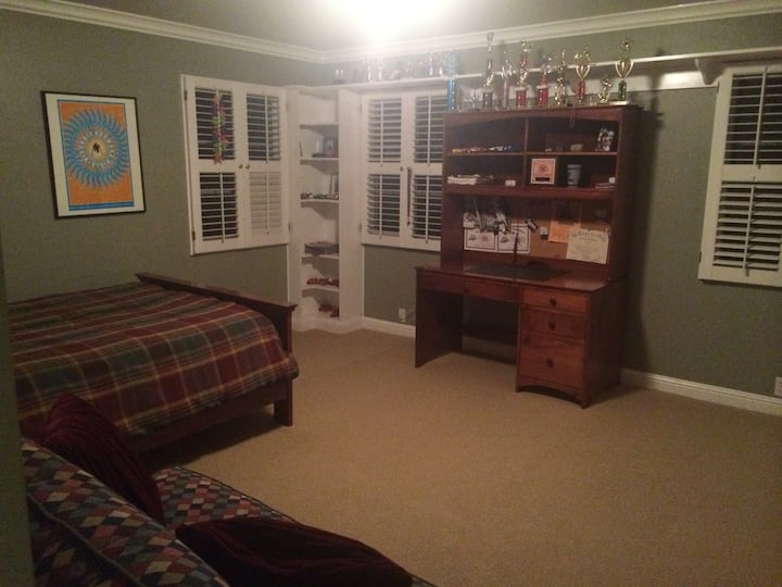 Large Private Room In Single Family - San Mateo, CA