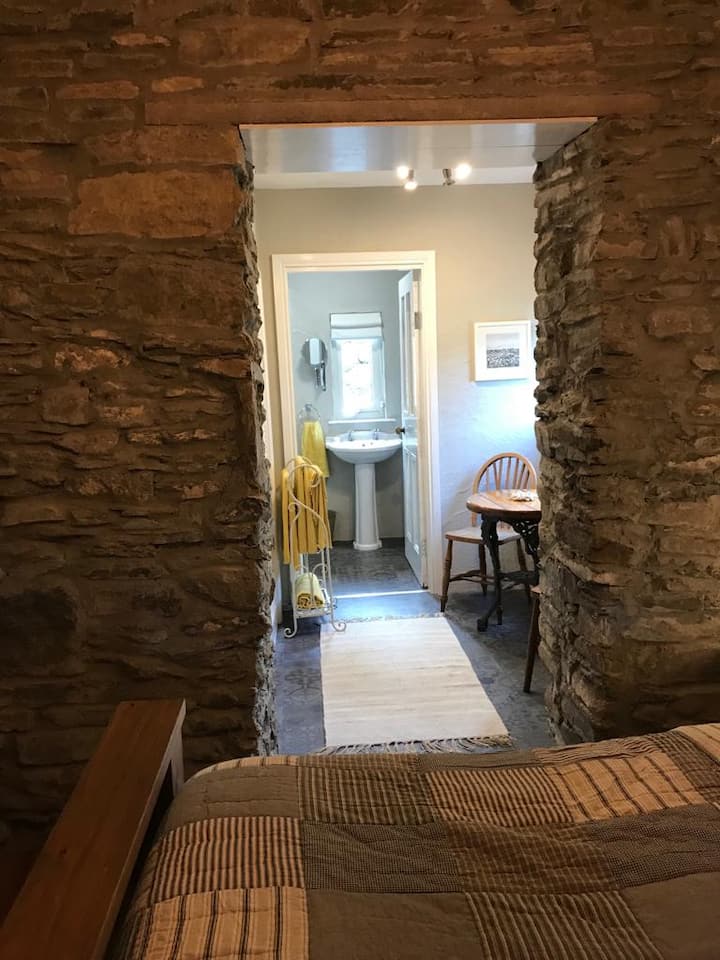 Alpaca Lodge With Stunning Views And Alpacas - Ireland