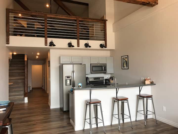 Hellenthal Lofts 301 - Downtown Loft Apartment - Juneau, AK