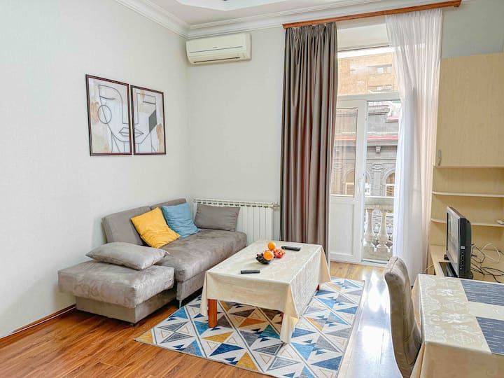 Квартира с Французским балконом - Yerevan