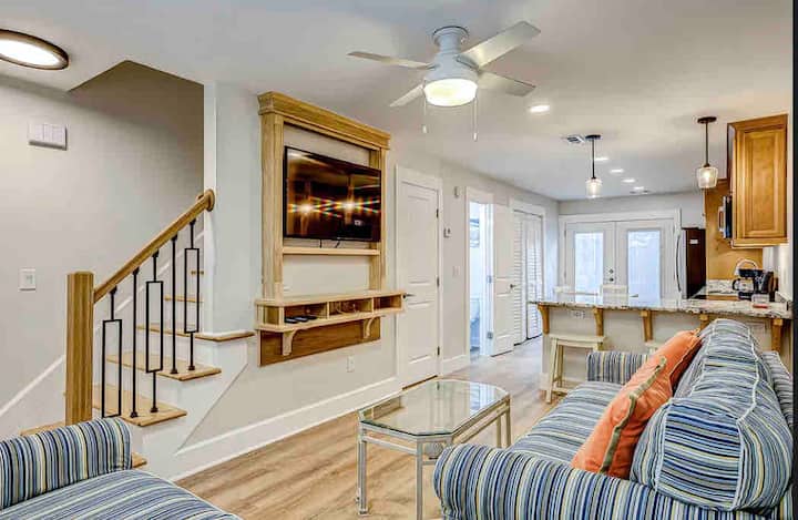 Newly Renovated 2 Bedroom Townhouse W/beach Access - North Myrtle Beach, SC