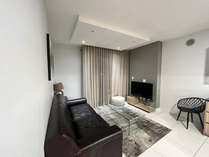 Lovely 2 Bed 2 Bathroom Apartment In 
Rosebank - Johannesburgo