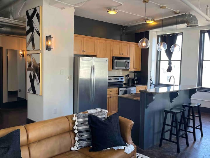 Urbane Downtown Condo 2bdr - Splash Pad, Birmingham