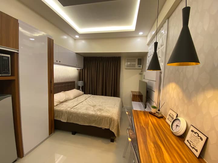 Great View Designer 27 Sqm Studio W/ Balcony - Manila